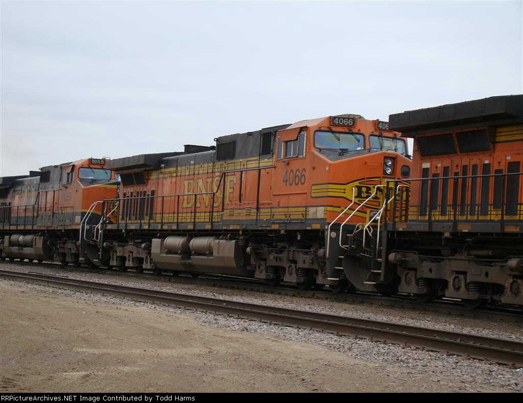 BNSF 1055